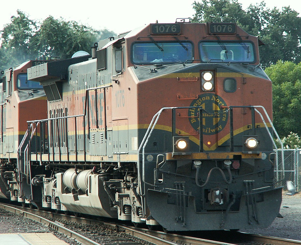 BNSF 1076